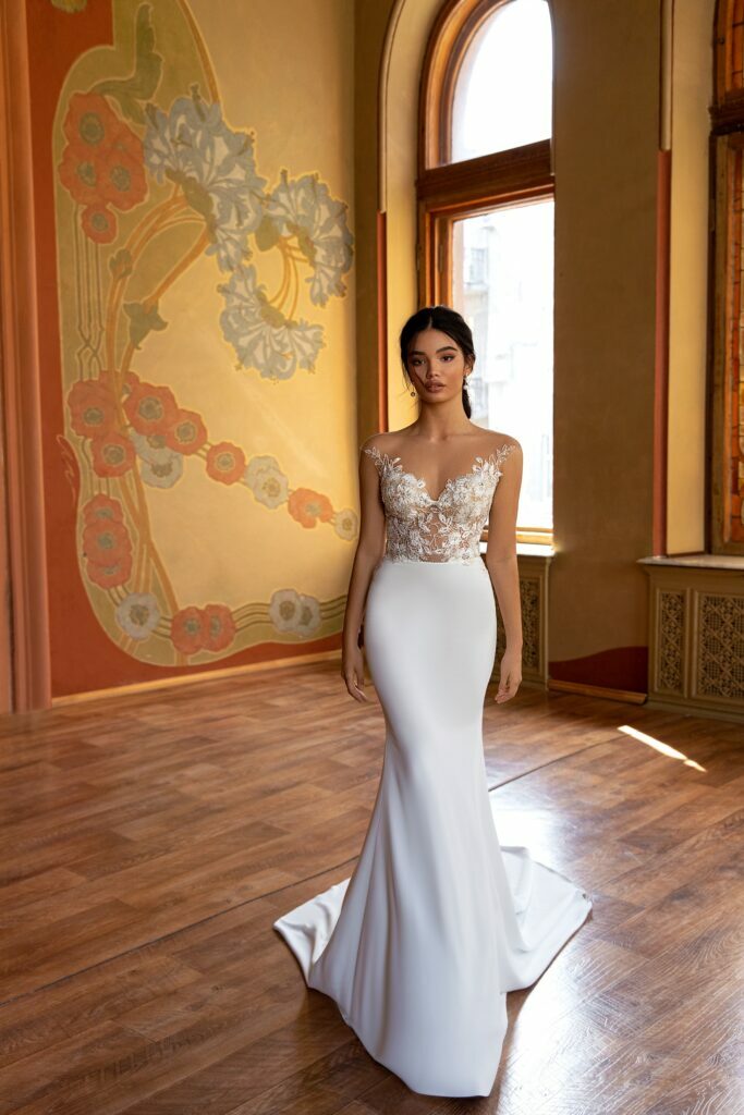 Boat wedding dress «Zoila» with detachable overskirt | WONA LA