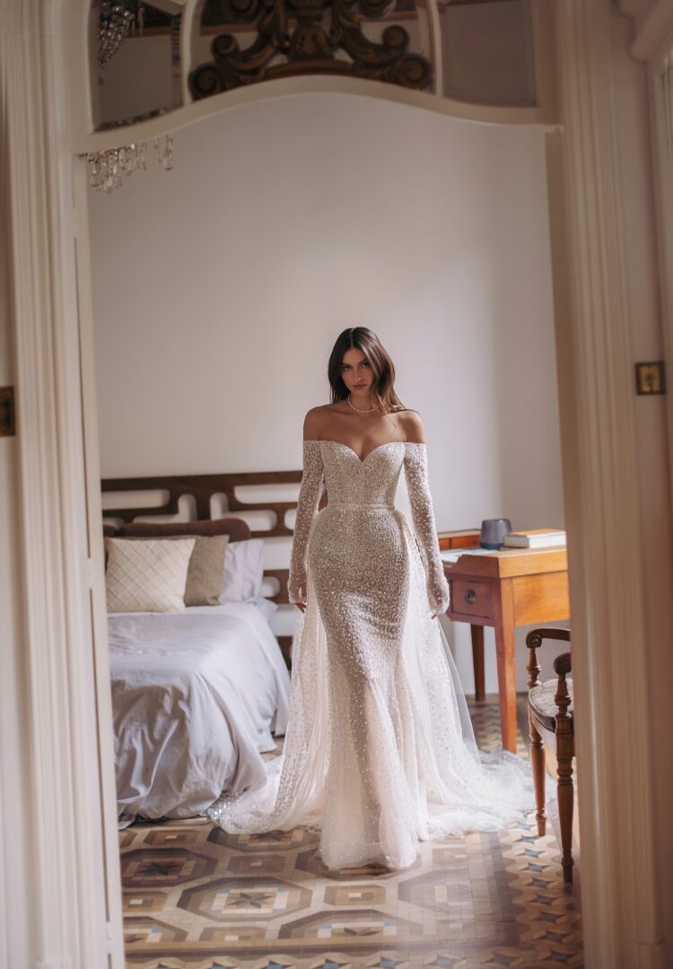 Low back wedding dress «Safari» with detachable cape | WONA LA