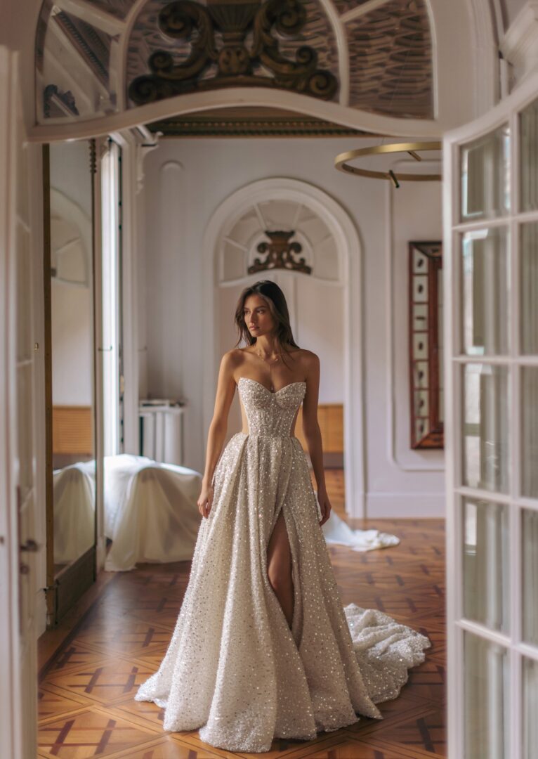 Lacing wedding dress «Solaris» with slit | WONA LA