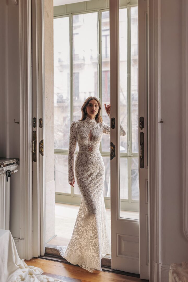 Low back wedding dress «Stone» | WONA LA