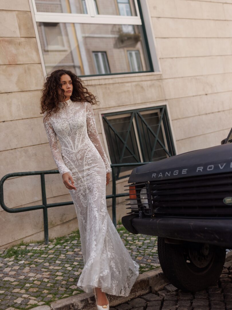 Low back wedding dress «Pompei» with detachable cape | WONA LA